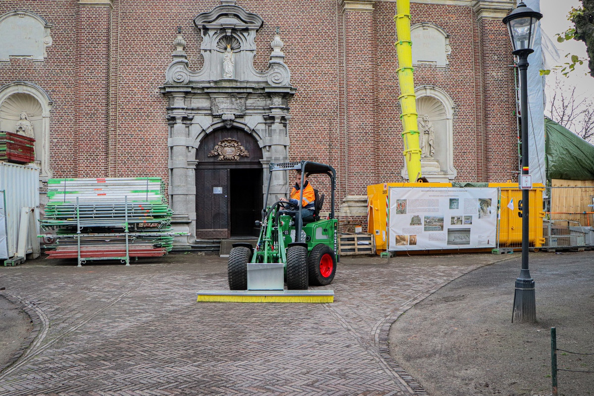 Twee nieuwe Nederlandse dealers voor Knikmops : BouwmachineWeb.com ...