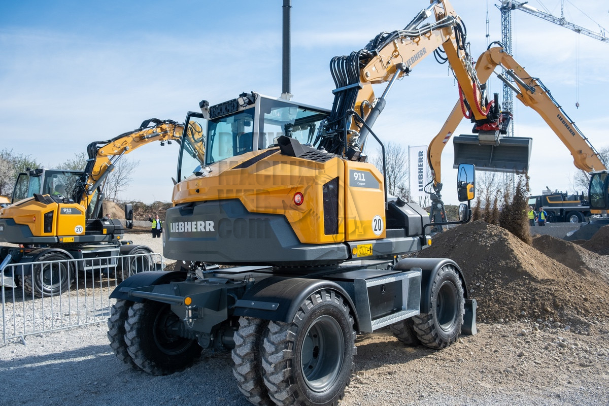 Liebherr Test & Drive 2025 : BouwmachineWeb.com - alle nieuws op 1 plek