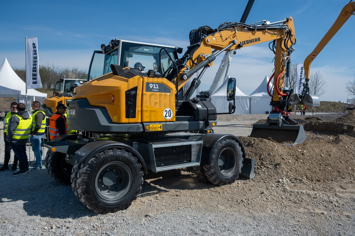 Liebherr Test & Drive 2025 : BouwmachineWeb.com - alle nieuws op 1 plek