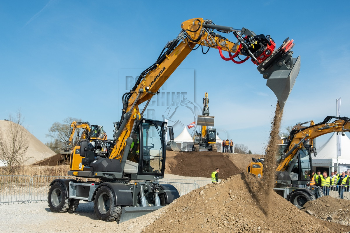 Liebherr Test & Drive 2025 : BouwmachineWeb.com - alle nieuws op 1 plek