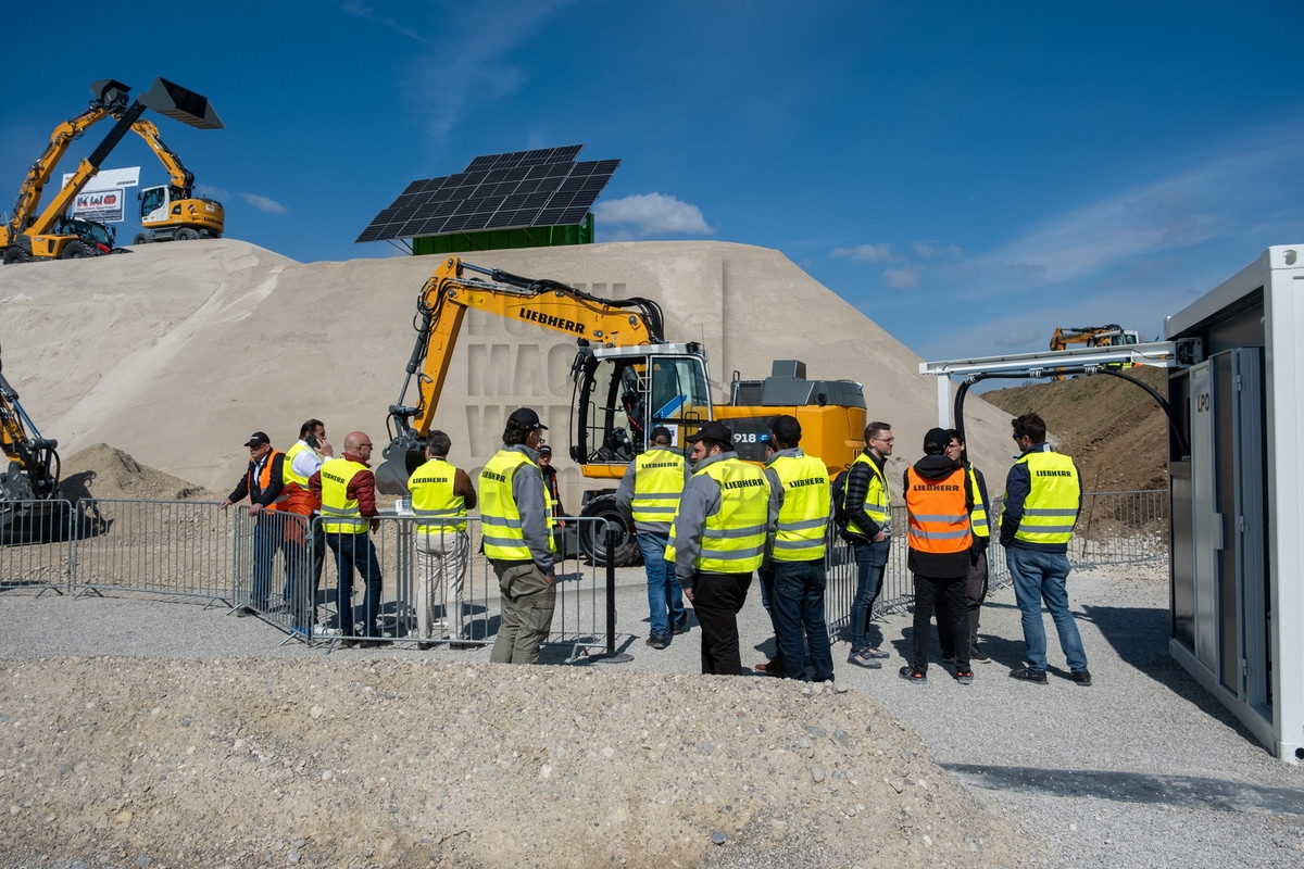 Liebherr Test & Drive 2025 : BouwmachineWeb.com - alle nieuws op 1 plek