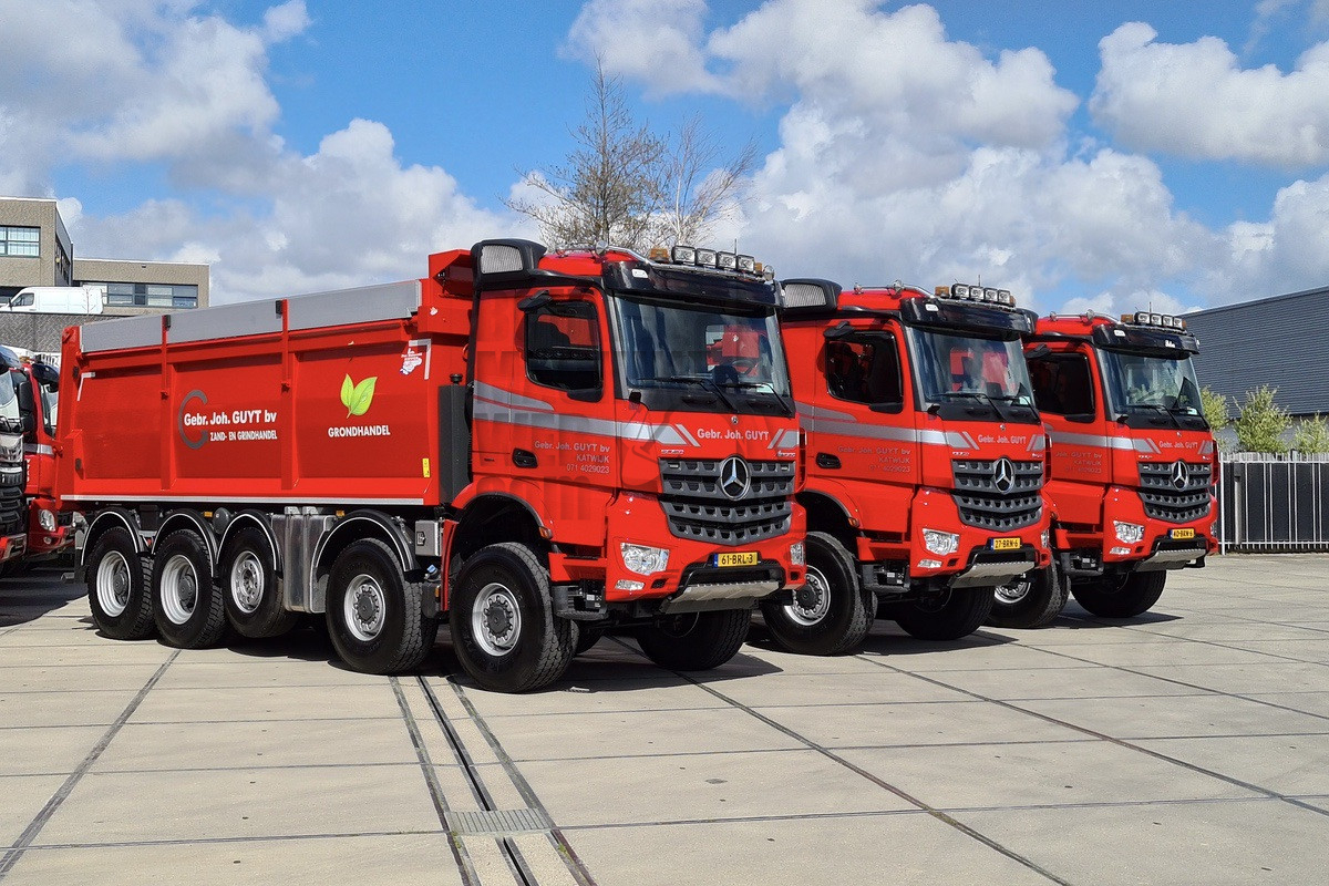 Compacte Mercedes-Benz Arocs 10x8 voor Guyt : BouwmachineWeb.com - alle ...