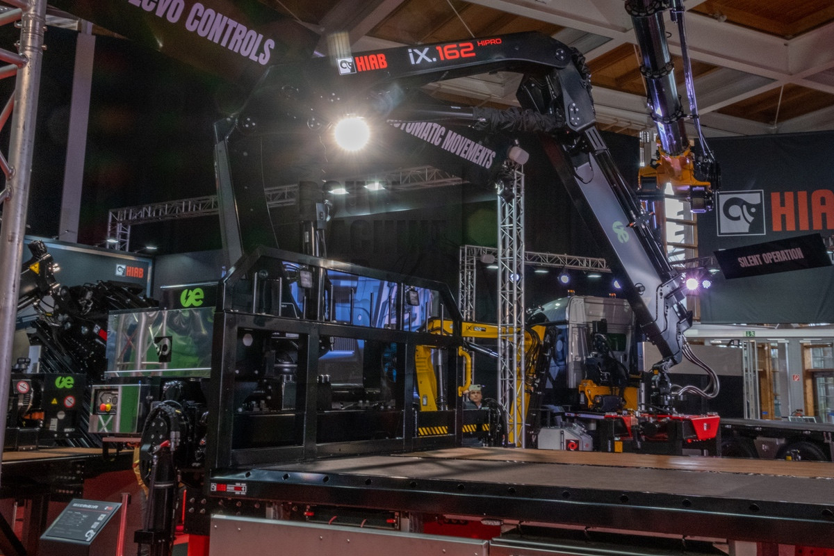 Hiab lanceert iX.162 HiPro autolaadkraan op IAA : BouwmachineWeb.com ...