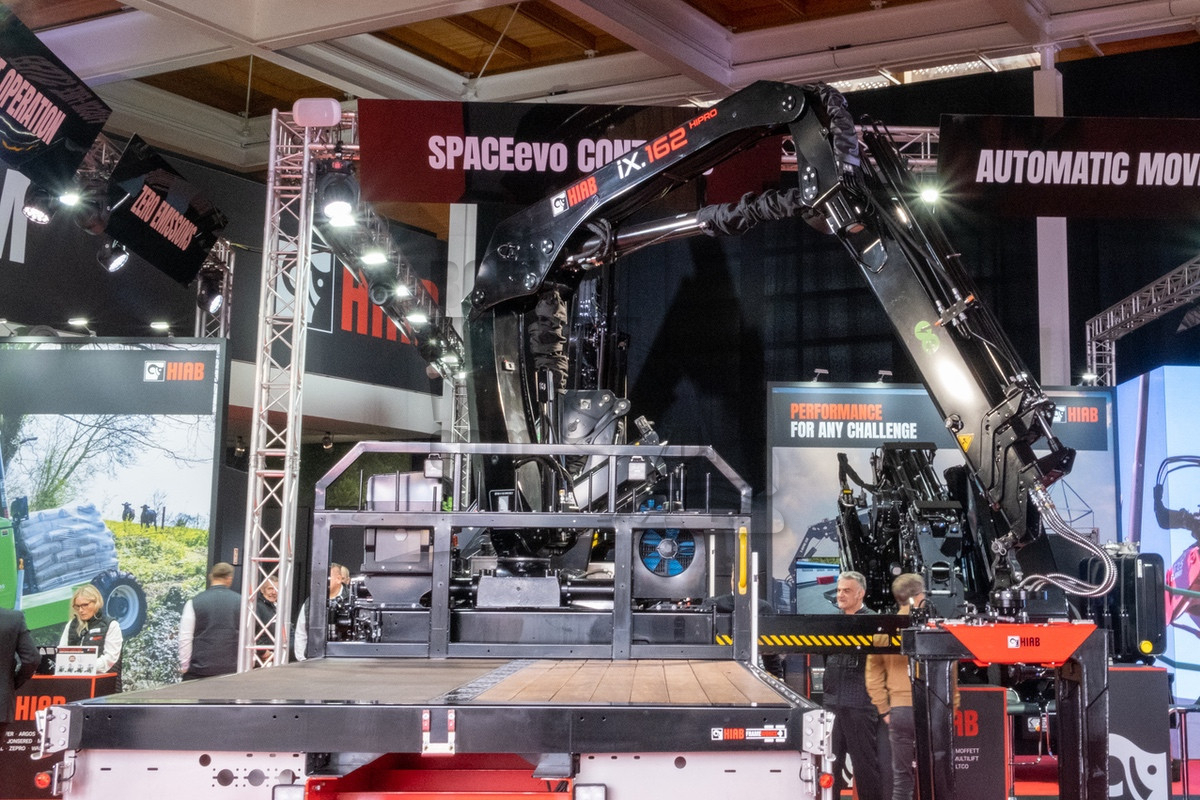 Hiab lanceert iX.162 HiPro autolaadkraan op IAA : BouwmachineWeb.com ...