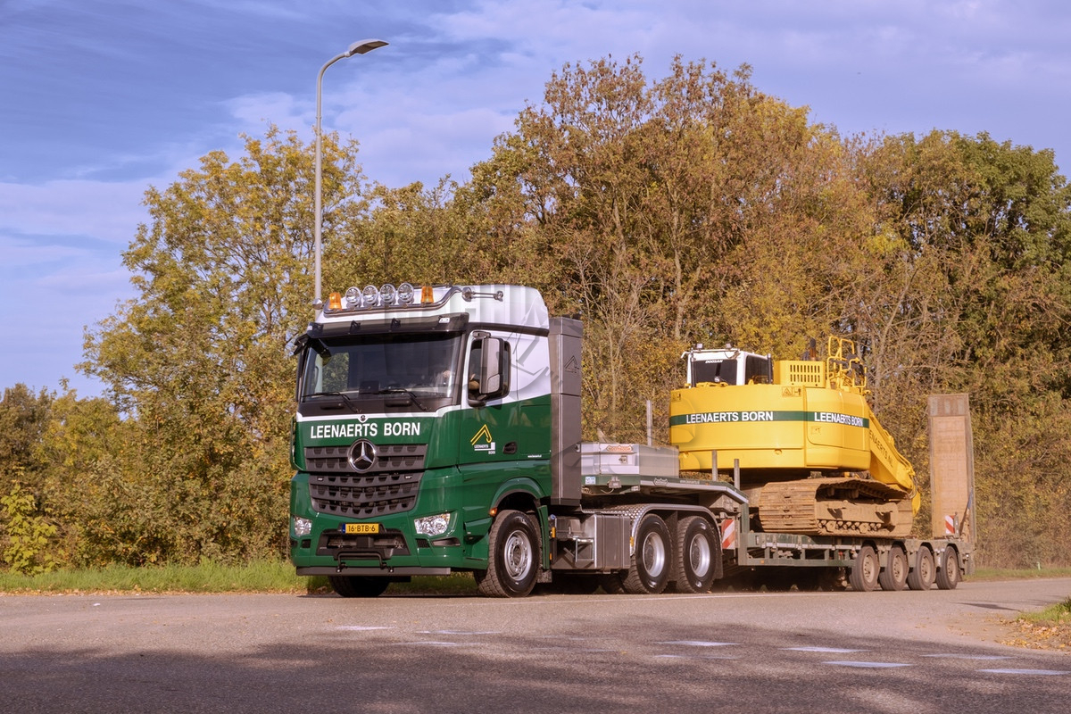 Mercedes-Benz Arocs Semi-SLT voor Leenaerts Born : BouwmachineWeb.com ...