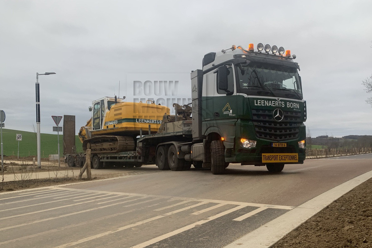 Mercedes-Benz Arocs Semi-SLT voor Leenaerts Born : BouwmachineWeb.com ...