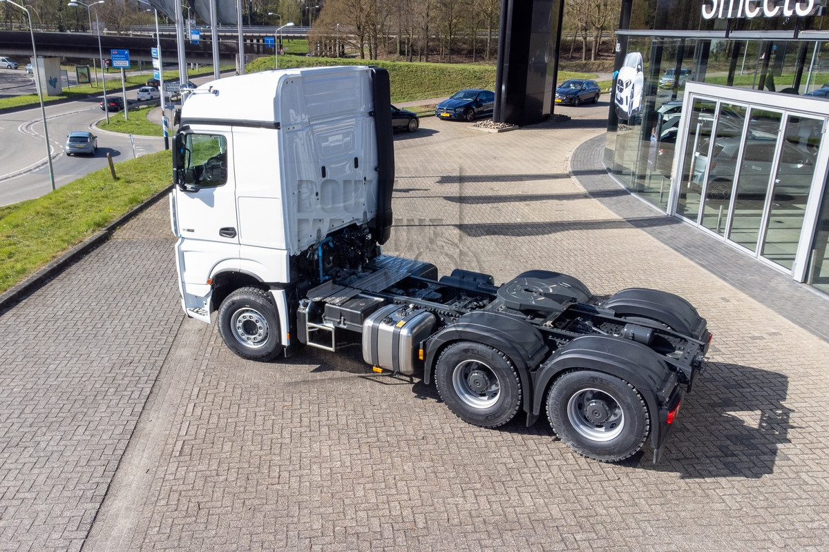 Mercedes-Benz Arocs Semi-SLT voor Leenaerts Born : BouwmachineWeb.com ...